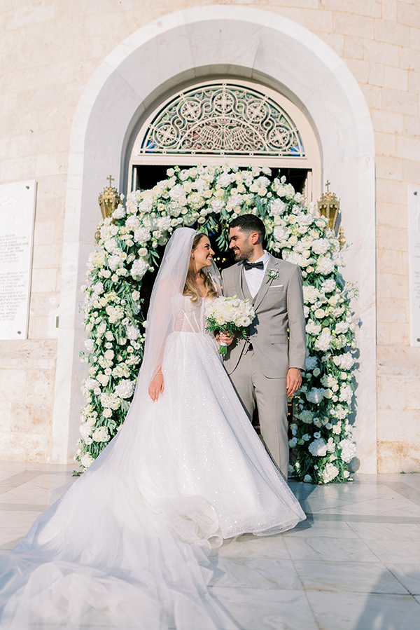 Elegant summer wedding at Ble Azure with lush white blooms │ Eleni ...